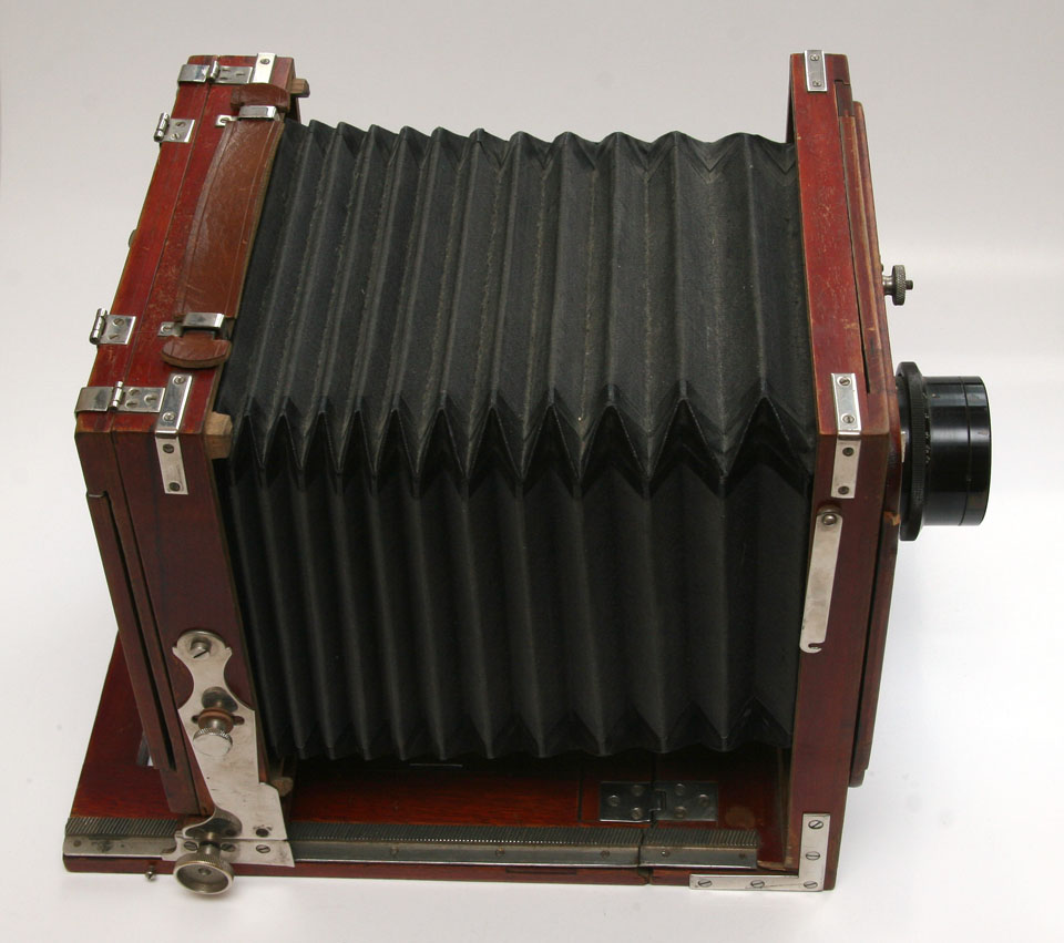 Please take a look through the photos of the camera!