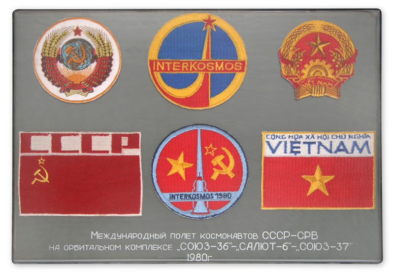 USSR state emblem USSR flag Vietnam state emblem Vietnam flag ...